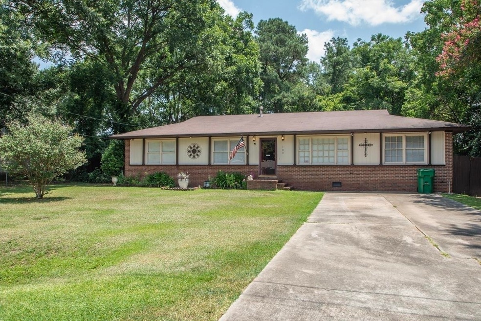 100 Lake Dr, Warner Robins, GA 31088 | MLS# 20137088 | Homes.com