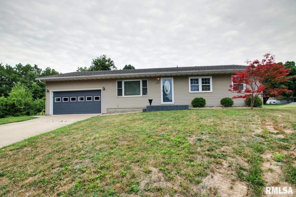 1934 W Parkview Dr, Quincy, IL 62301 | Homes.com 1934 W Parkview Dr, Quincy, IL 62301 | Homes.com