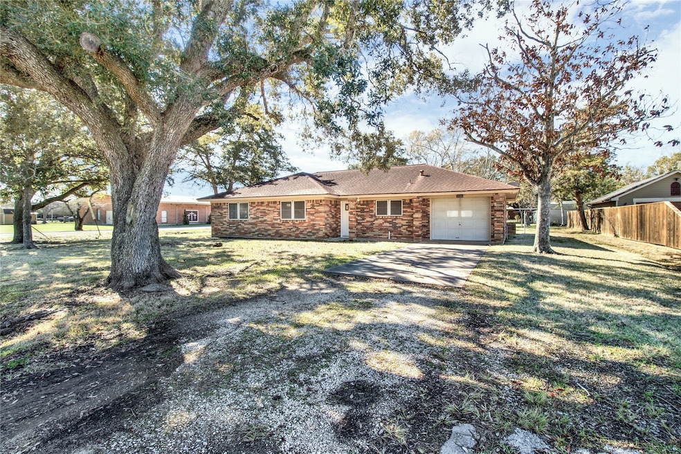 2122 Main St, Danbury, TX 77534 | Homes.com