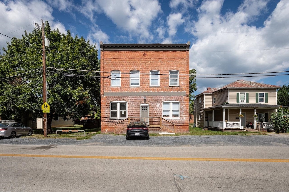 253 N Augusta Ave, Waynesboro, VA 22980 | MLS# 644936 253 N Augusta Ave, Waynesboro, VA 22980 | MLS# 644936