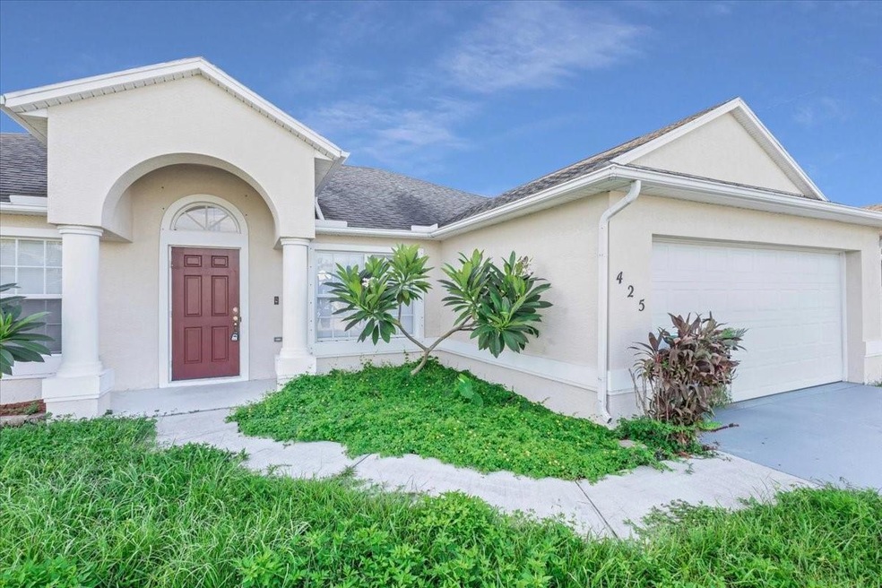 425 SW Bradshaw Cir, Port Saint Lucie, FL 34953 | MLS# F10415761