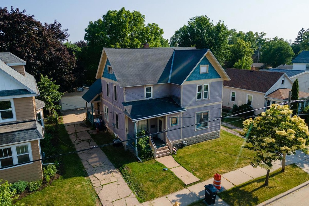 233 W 11th Ave, Oshkosh, WI 54902 | MLS# 50277220