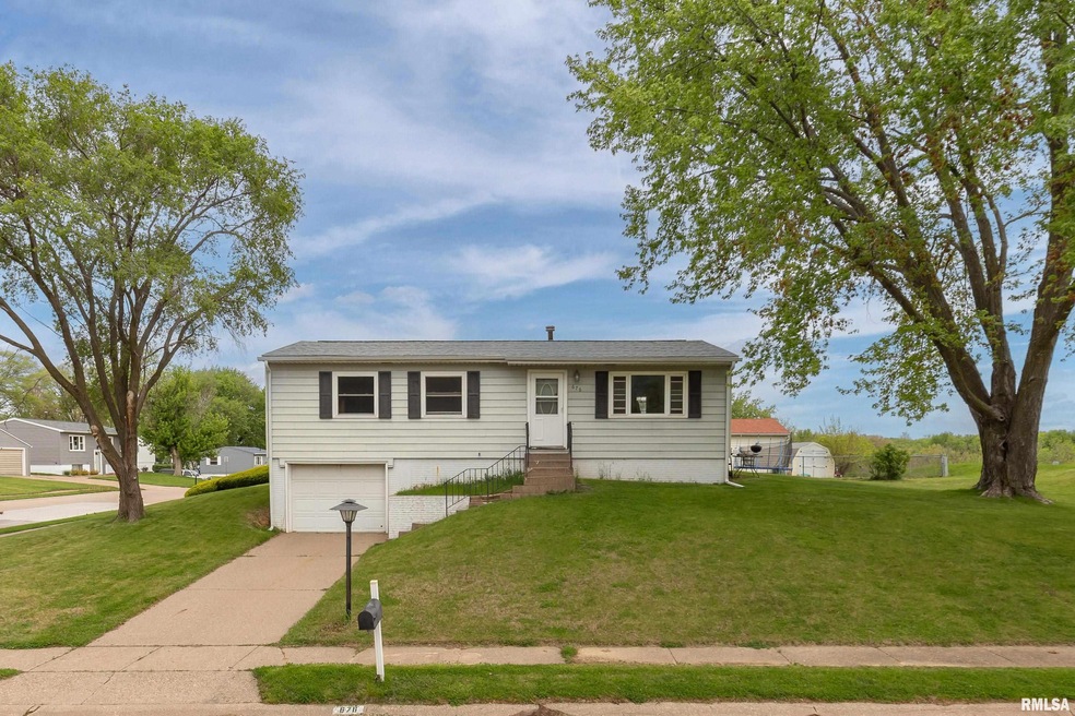 676 W 57th St, Davenport, IA 52806 | Homes.com