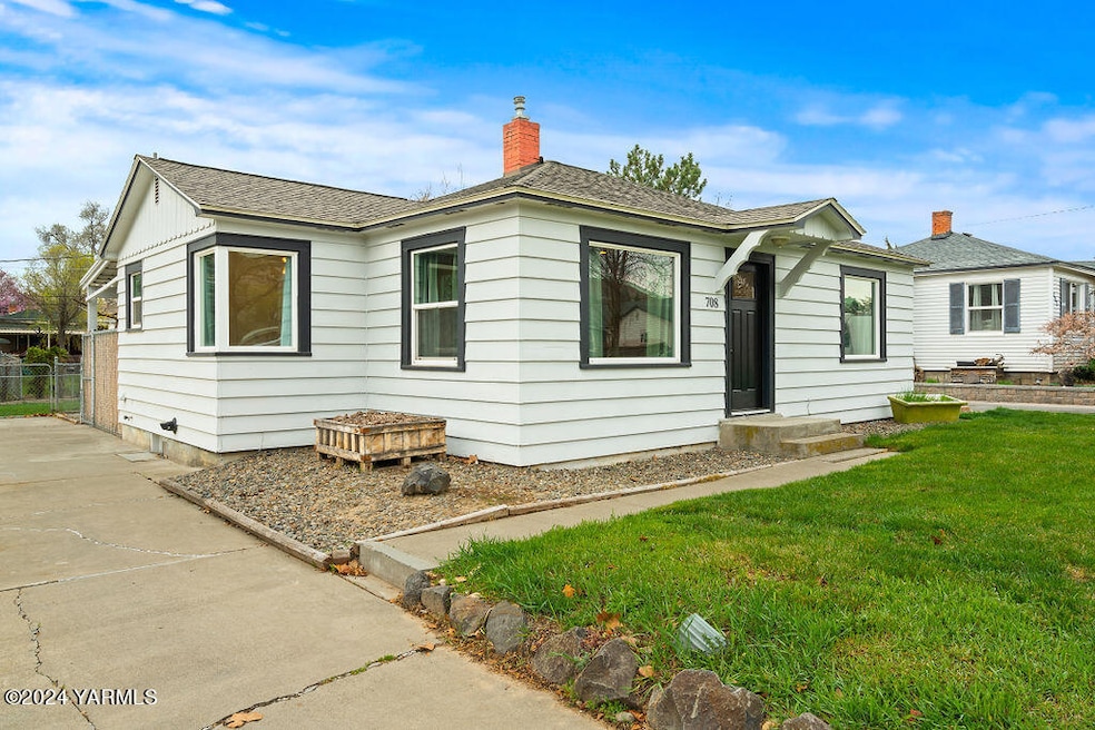 708 W Pear Ave, Selah, WA 98942 | Homes.com