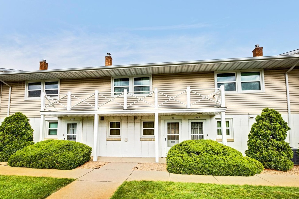 1351 Colonial Dr, Saint Paul, MN 55113 | MLS# NST6421243