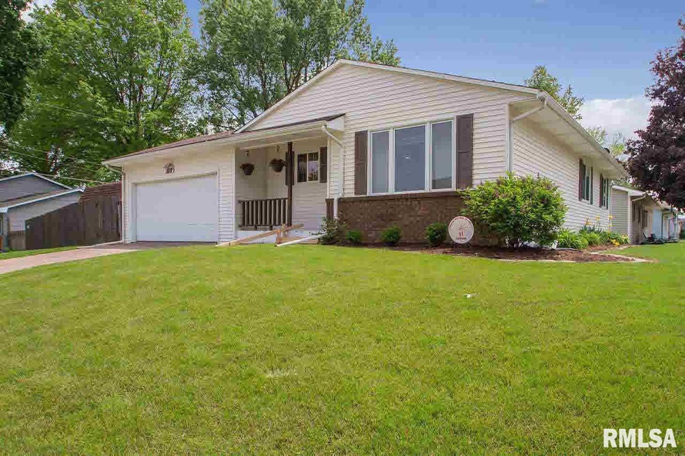 2117 W 66th St, Davenport, IA 52806- Homes.com