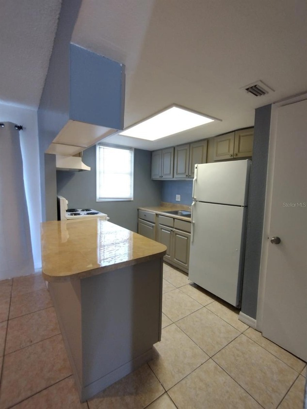 2775 L B McLeod Rd Unit B, Orlando, FL 32805 | MLS# MFRO6183042 | Homes.com