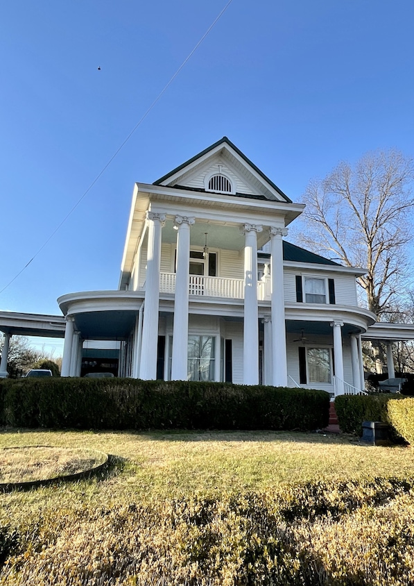 229 Pulaski St, Lawrenceburg, TN 38464 | MLS# RTC2610818 | Homes.com