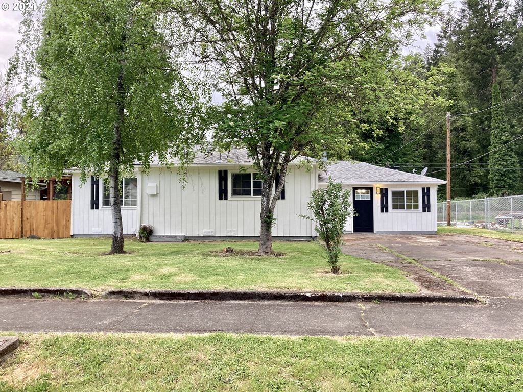 76288 Jasper Dr, Oakridge, OR 97463 | MLS# 21562456 | Homes.com