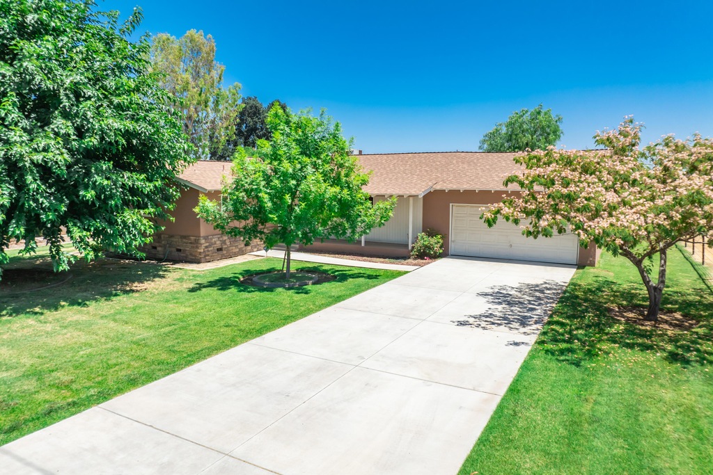 13321 18th Ave, Lemoore, CA 93245 | MLS# 229739 | Homes.com