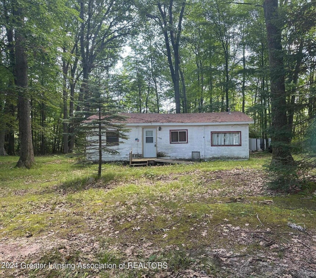 1364 James, Harrison, MI 48625 | Homes.com