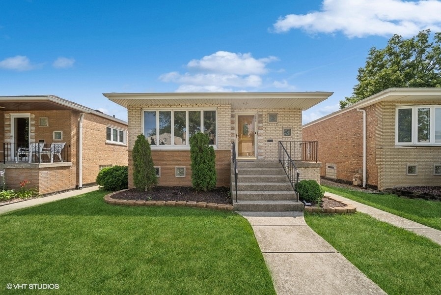 5253 S Neenah Ave, Chicago, IL 60638 | Homes.com