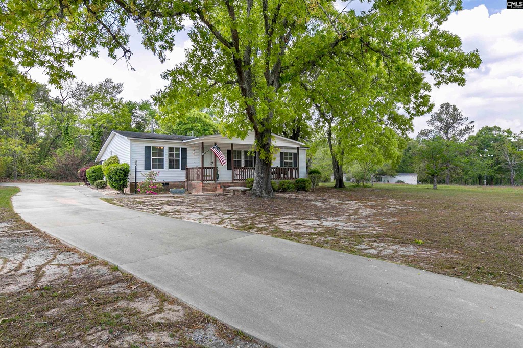 372 Hamp Branham Cir, Lugoff, SC 29078 | MLS# 582961 | Homes.com 372 Hamp Branham Cir, Lugoff, SC 29078 | MLS# 582961 | Homes.com