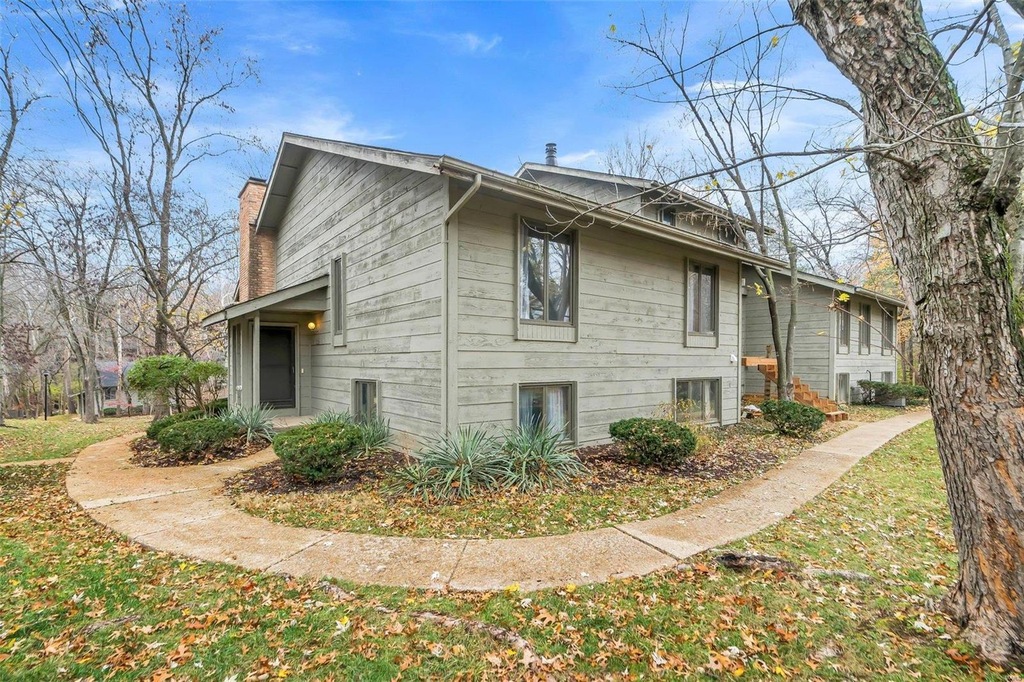 1532 Autumn Leaf Dr, Ballwin, MO 63021 | MLS# MAR23063646 | Homes.com