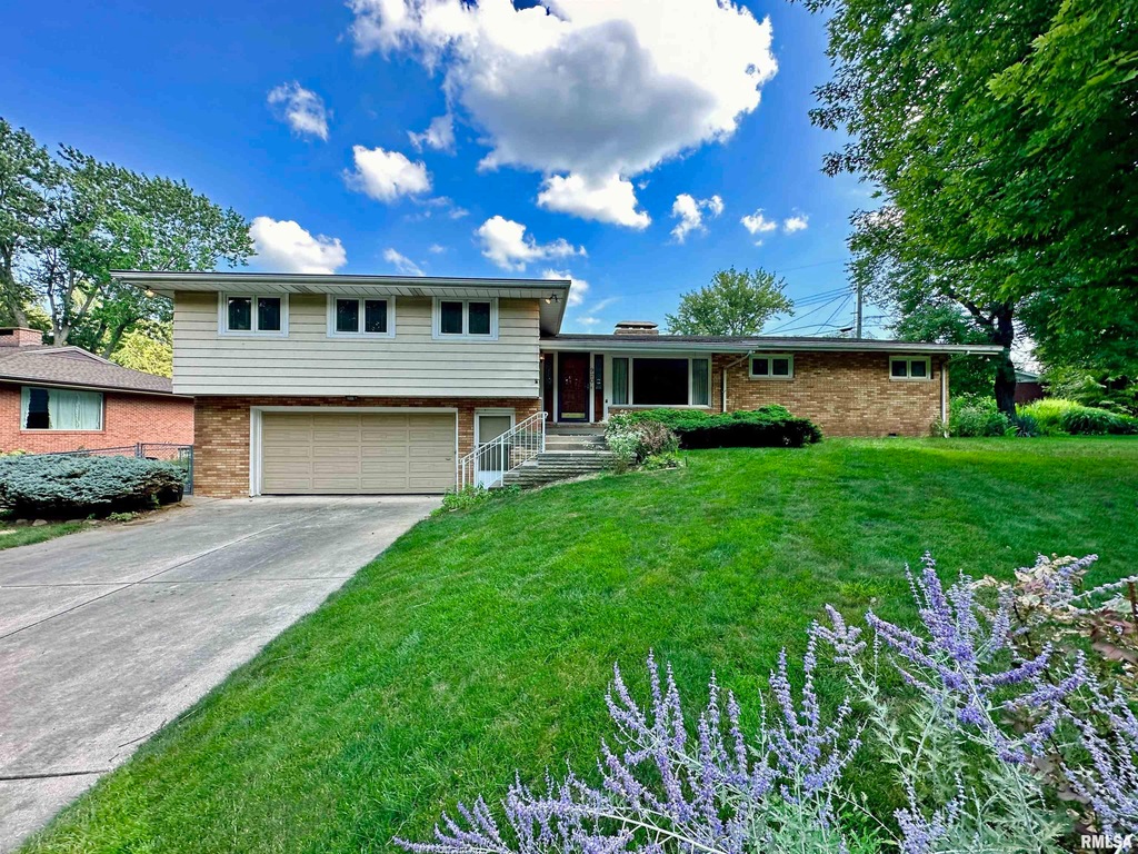 920 W Fairmont Dr, Peoria, IL 61614 | MLS# RMAPA1247864 | Homes.com