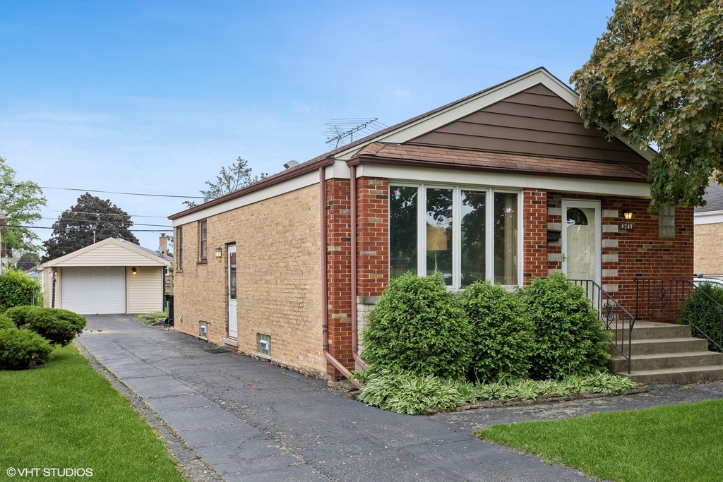 4249 N Olcott Ave, Norridge, IL 60706 | MLS# MRD12049725 | Homes.com