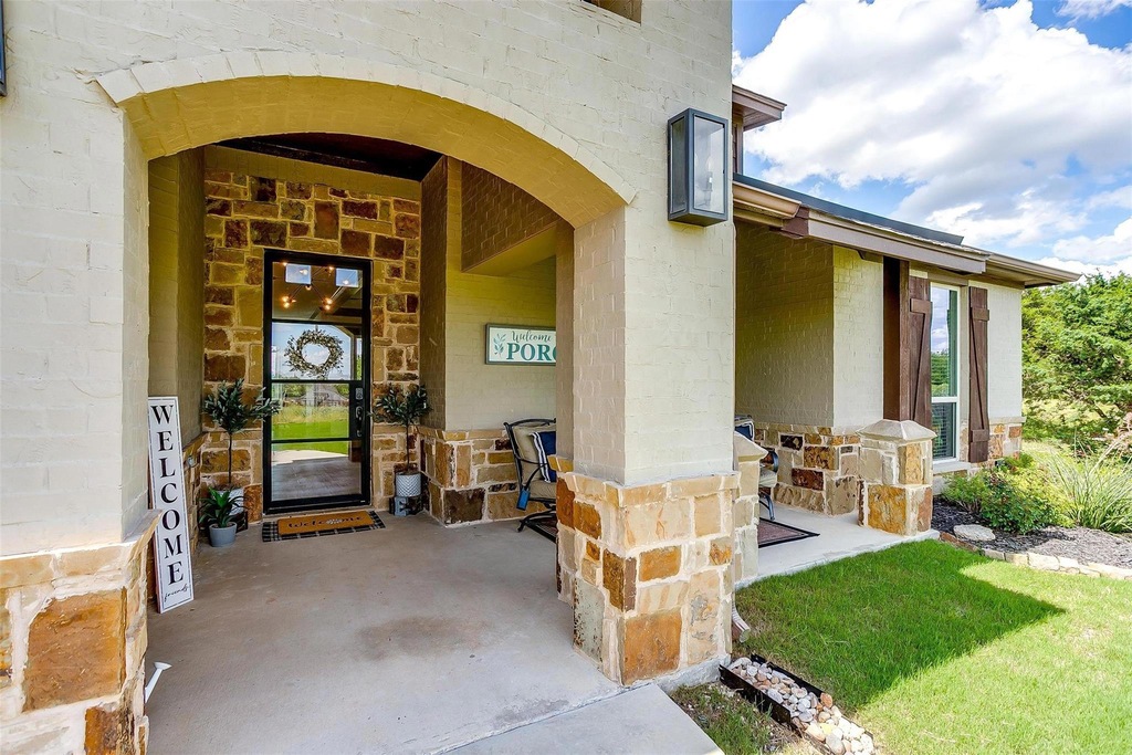 221 Water Oak Ln, Weatherford, TX 76086 | MLS# 20624723 | Homes.com