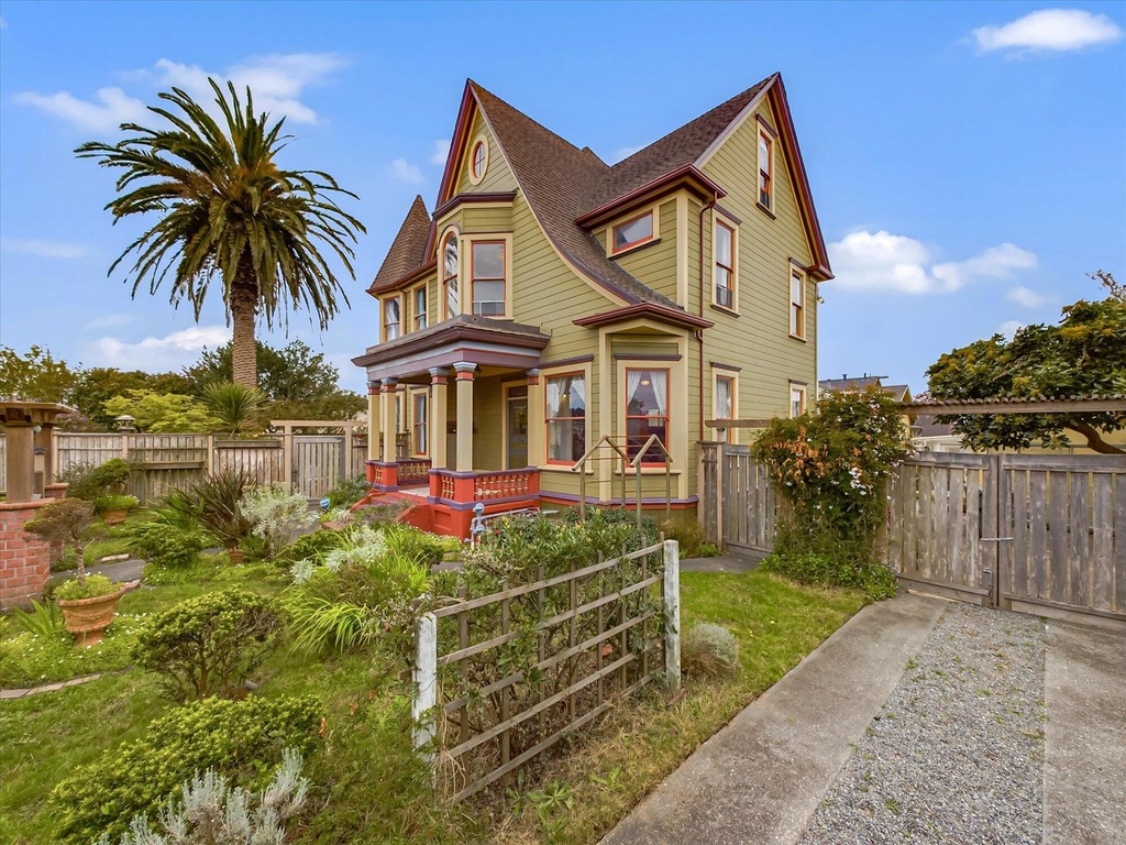 2828 California St, Eureka, CA 95501 | MLS# 266652 | Homes.com
