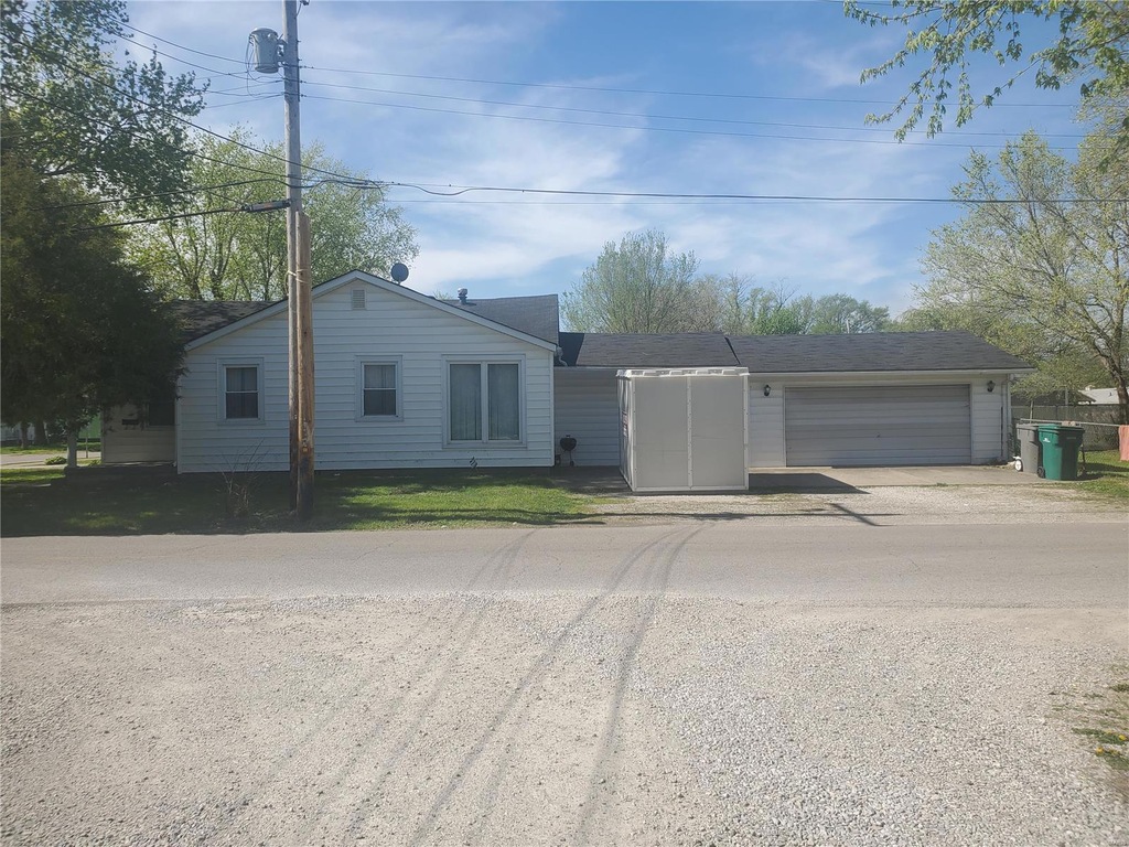 861 Pershing Blvd, East Saint Louis, IL 62203 | Homes.com