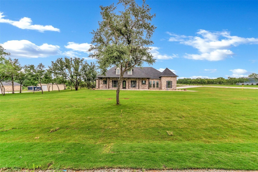 109 N Silver Saddle Trail, Weatherford, TX 76087 | MLS# 20356391 ...
