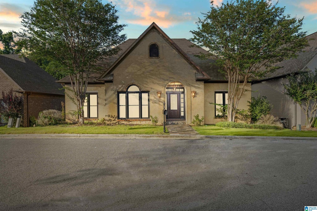 2812 Cross Bridge Dr, Vestavia, AL 35216 | MLS# 21388722 | Homes.com