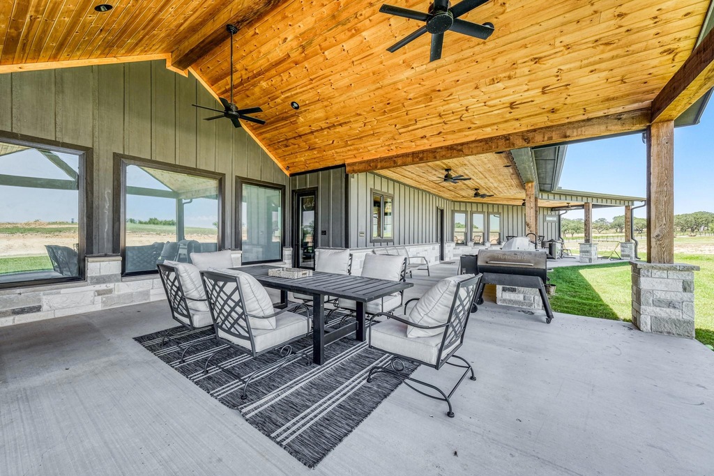 416 Royal Santana Run, Weatherford, TX 76087 | MLS# 20381402 | Homes.com