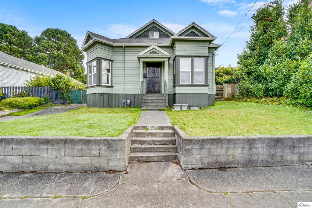 1027 F St, Eureka, CA 95501 | MLS# 20240430 | Homes.com