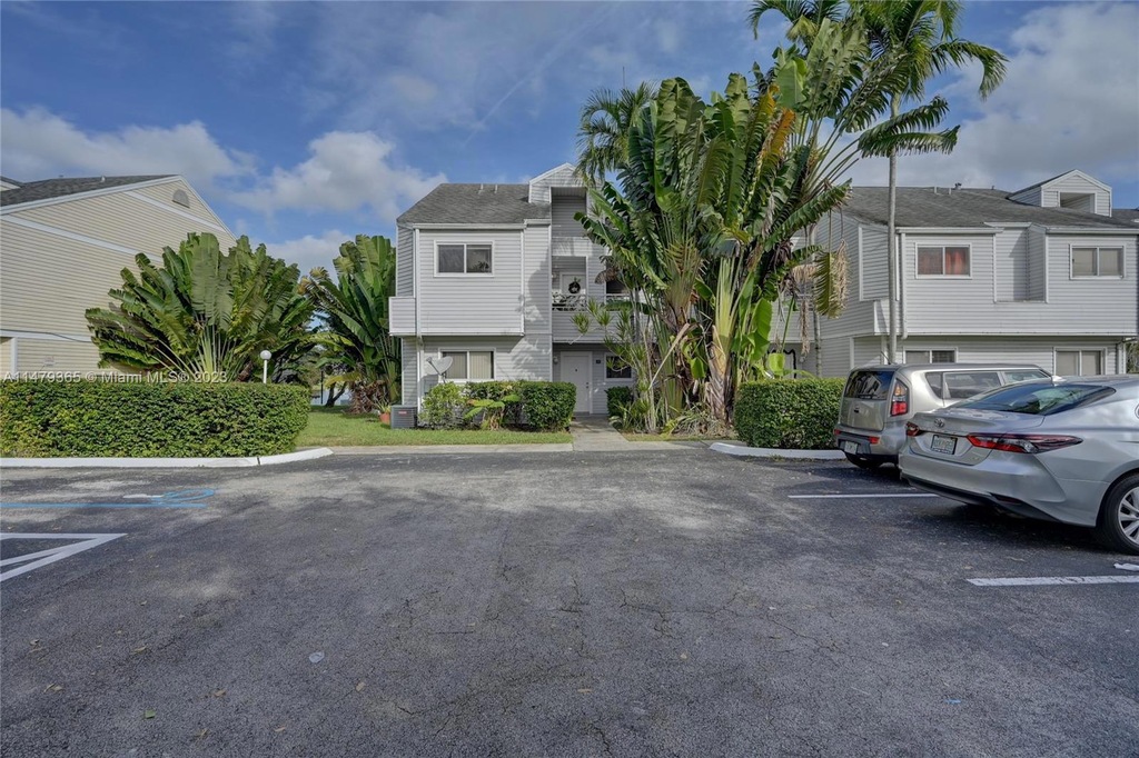 3409 NW 44th St Unit 101, Lauderdale Lakes, FL 33309 | MLS# A11479365 | Homes.com