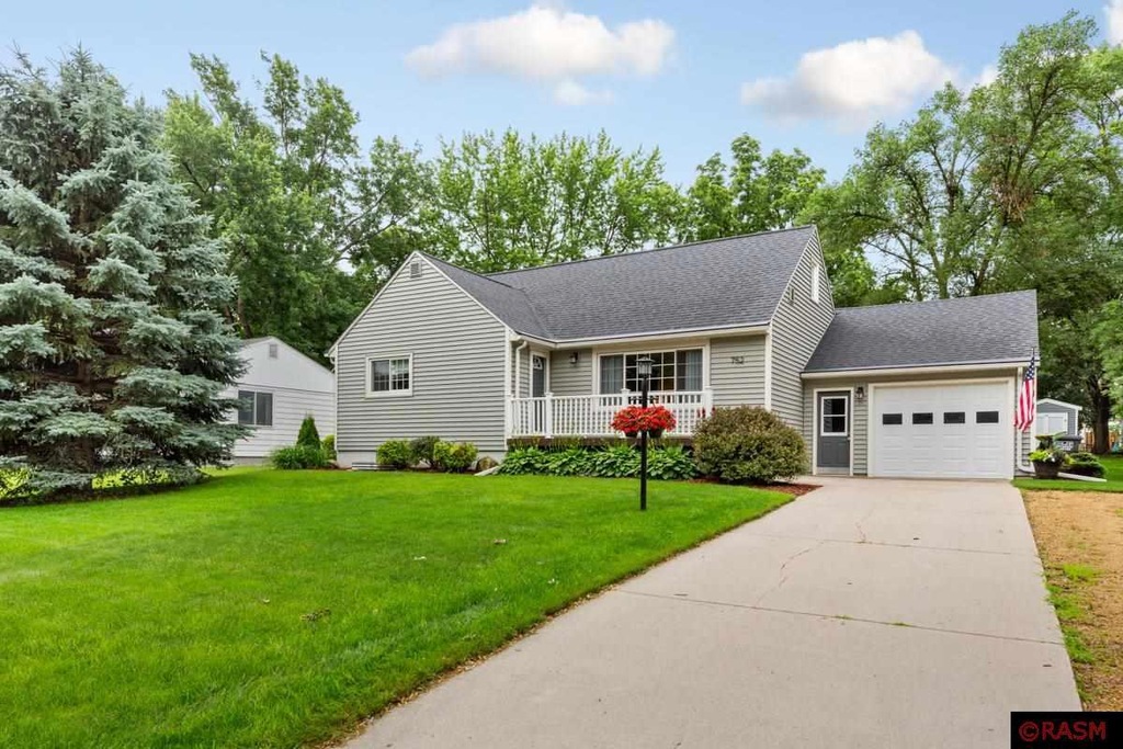 752 E Prince St, Lake Crystal, MN 56055 | Homes.com