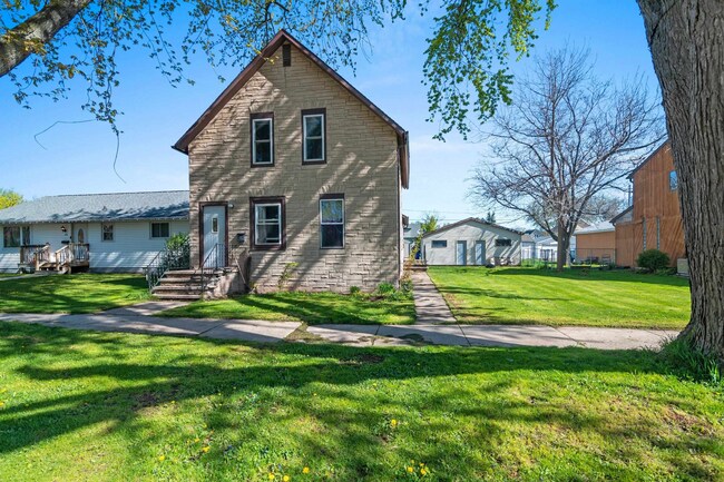514 W 8th St, Kaukauna, WI 54130 | MLS# 50290901 | Homes.com