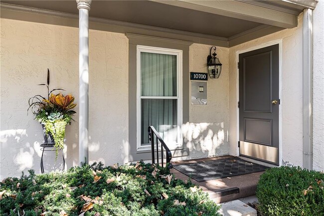 10700 Glenwood St Unit B, Leawood, KS 66211 | MLS# HMS2465566