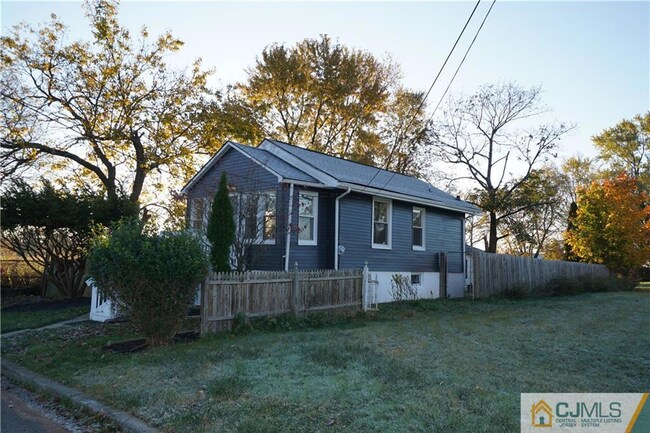 5 Wedgewood Ave, Woodbridge, NJ 07095 | MLS# 2353727M | Homes.com