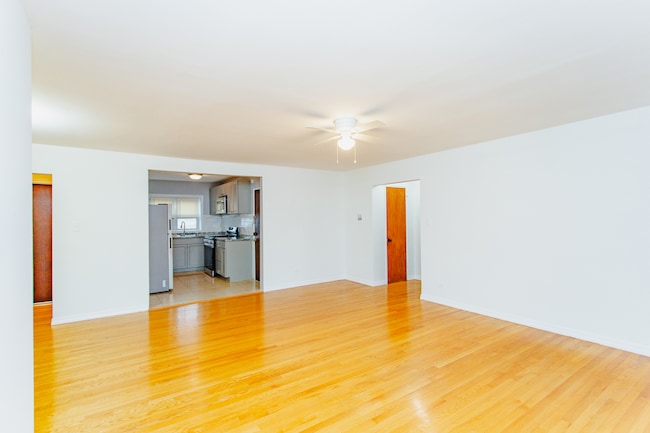 2619 W Fitch Ave Unit 2C, Chicago, IL 60645 | MLS# MRD11951357