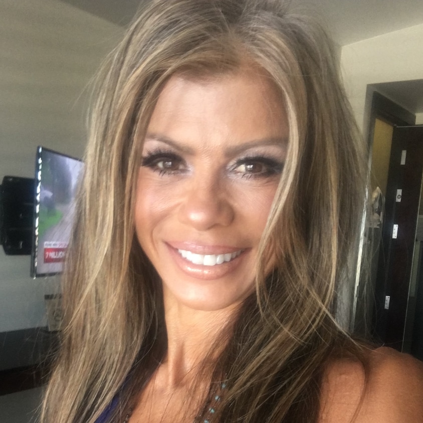 Debra Lossing's Instagram, Twitter & Facebook on IDCrawl